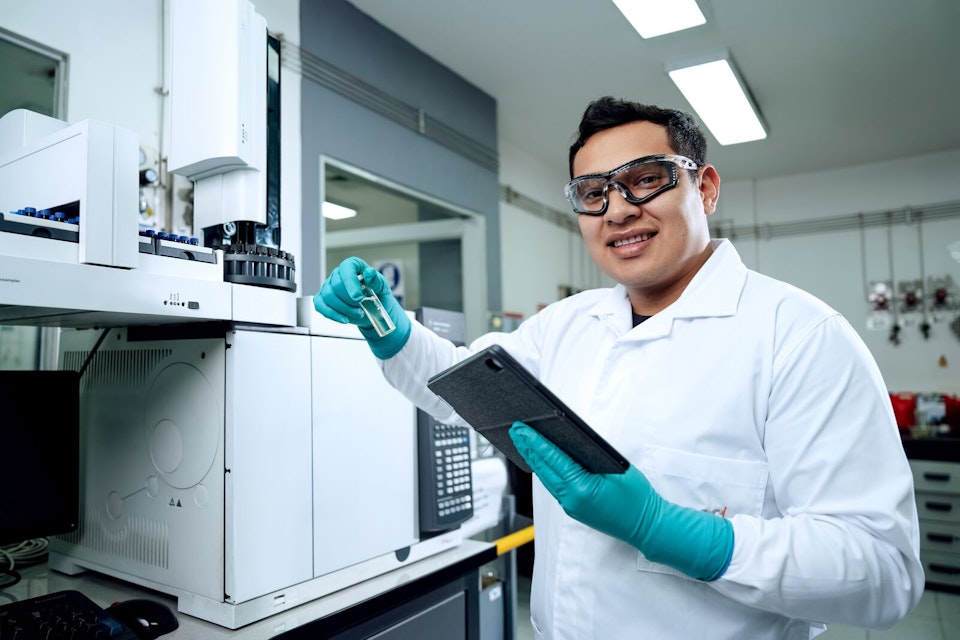 Laboratory Engineering, Procurement and Commissioning (EPC) | SGS Romania